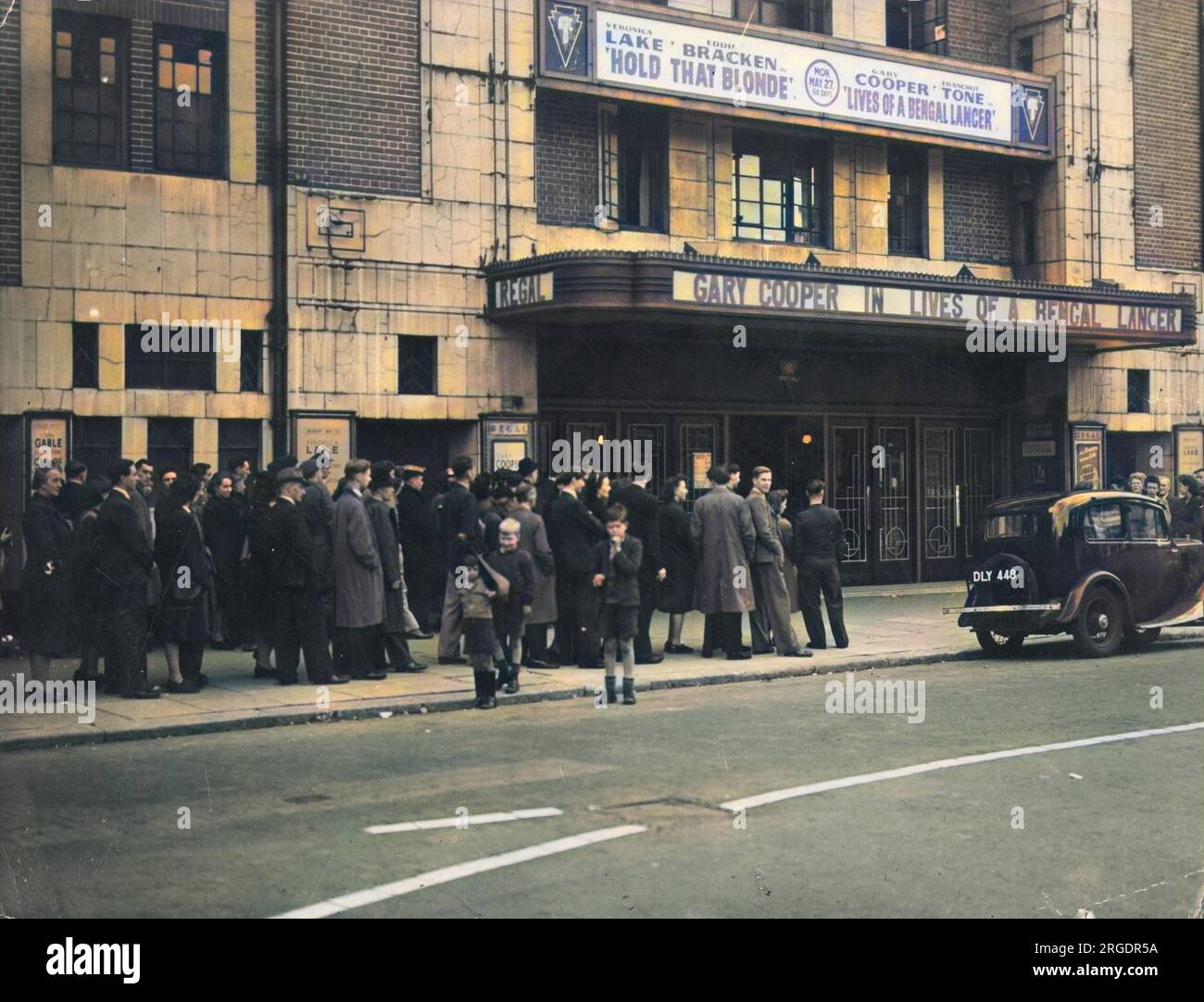 1930s movie queue hi-res stock photography and images - Alamy
