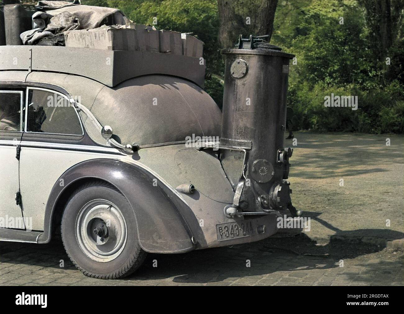 Car luggage roof hi-res stock photography and images - Alamy