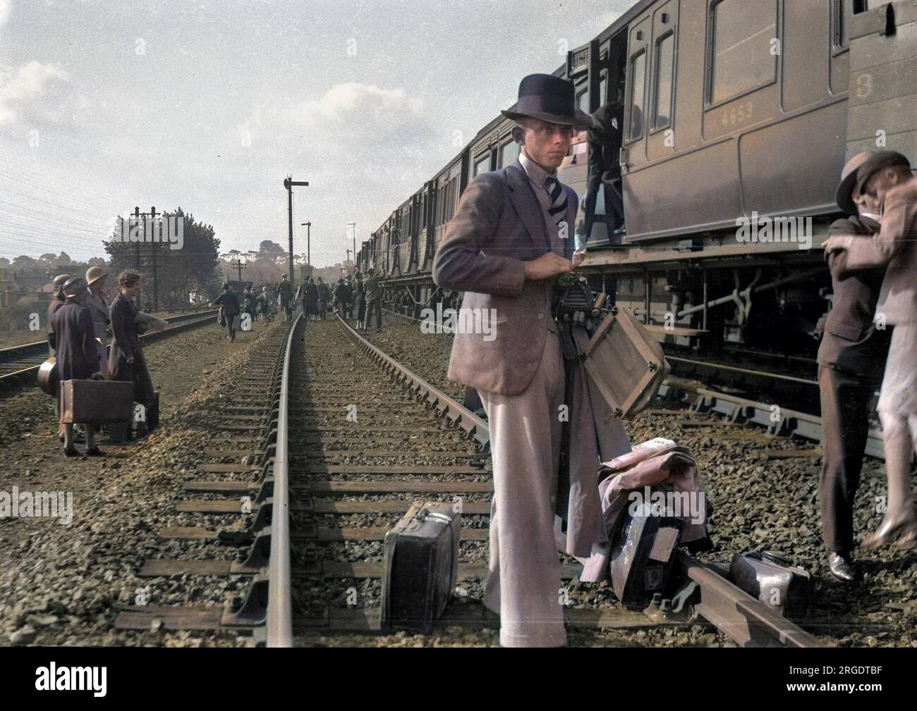 Train travel 1930s hi-res stock photography and images - Alamy