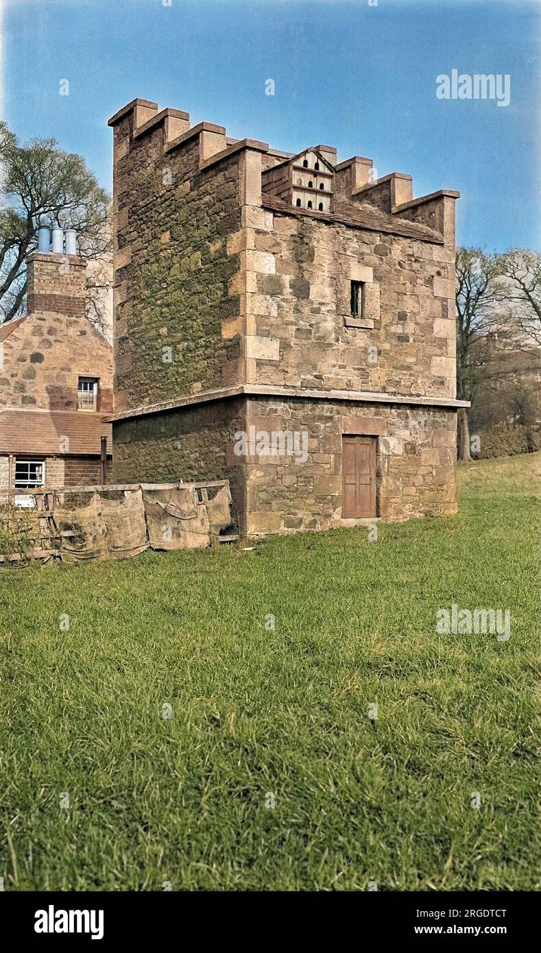 Dovecote on top house hi-res stock photography and images - Alamy