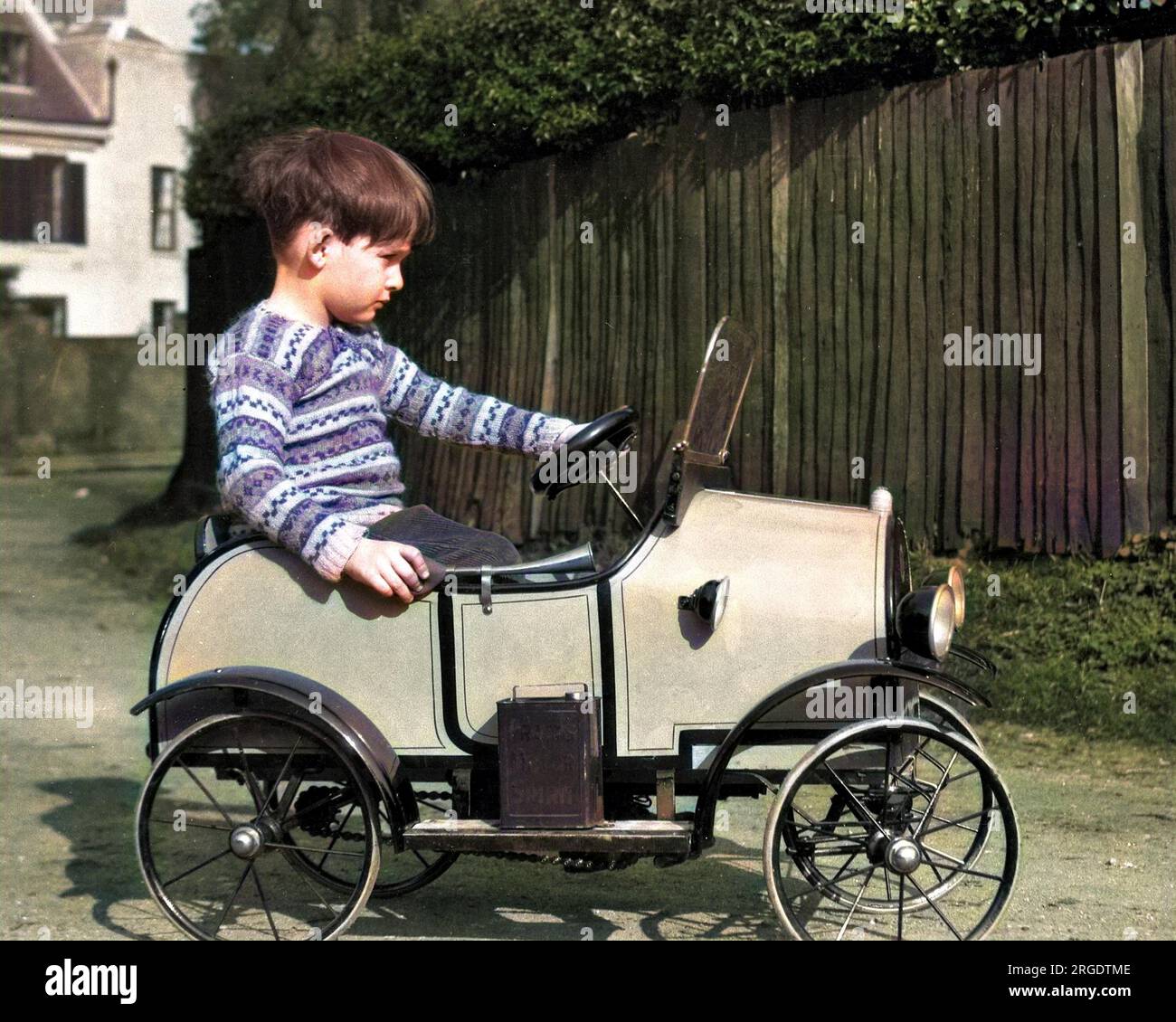Boy in a car hi-res stock photography and images - Alamy