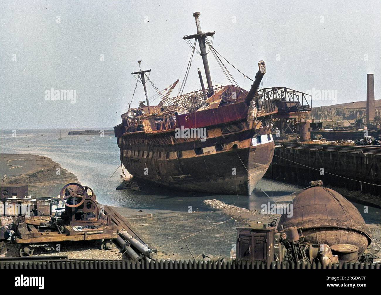 Shabby ship hi-res stock photography and images - Alamy
