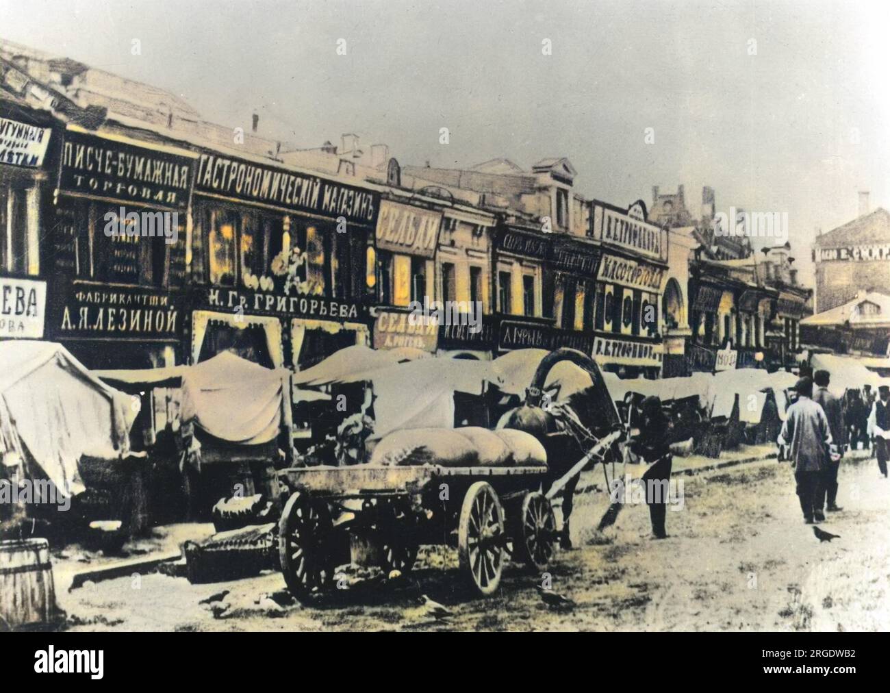 The traditional market on the central moscow Smolenskaya Square in 1912 ...