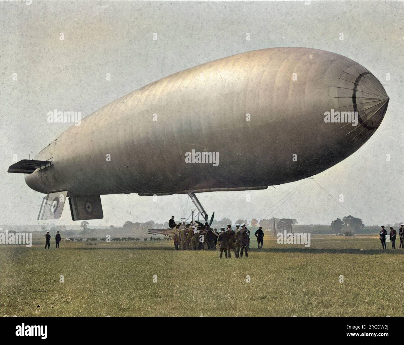 Early British dirigible, seen here on the ground, with crew Stock Photo ...