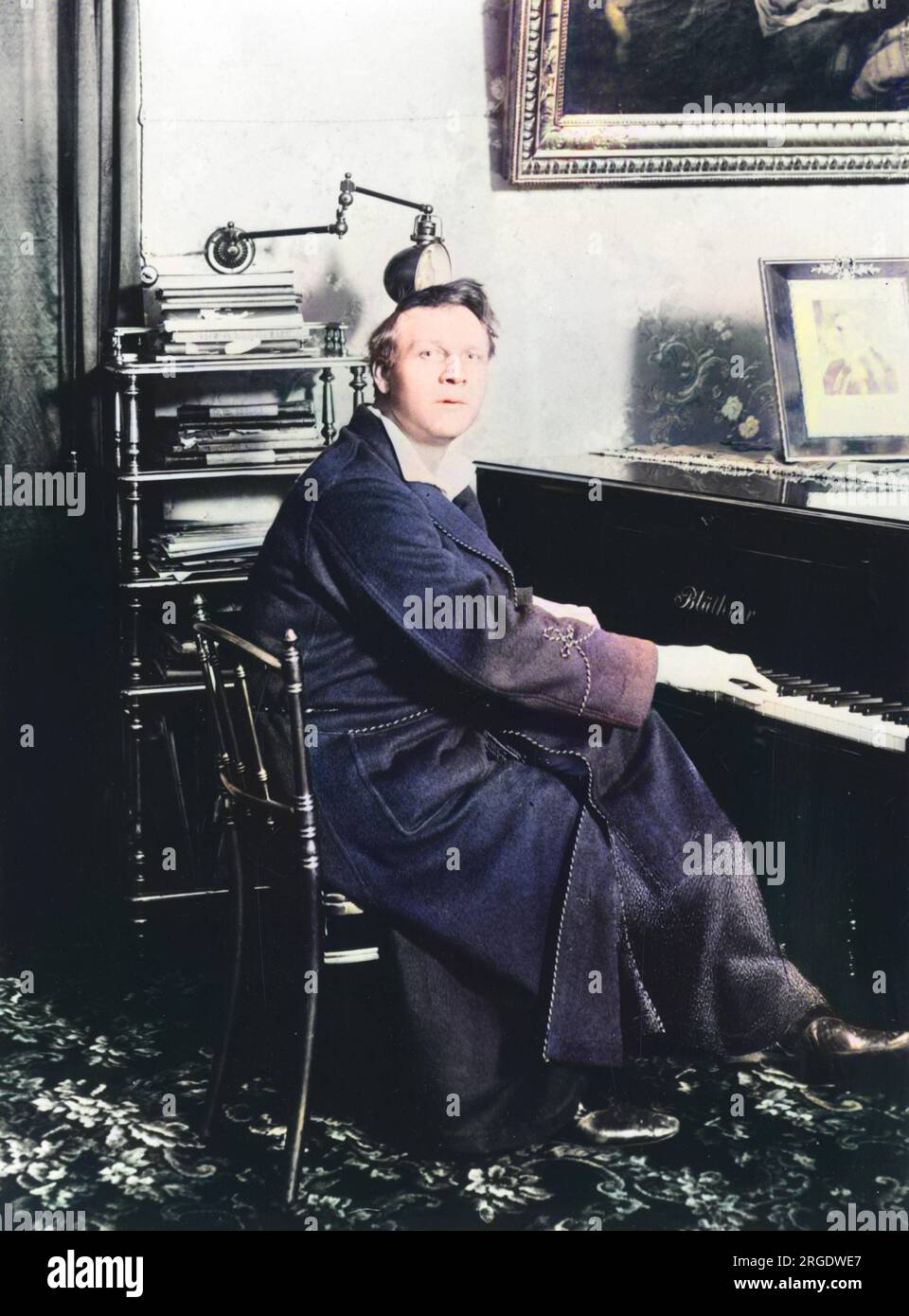 The Russian opera singer Feodor Ivanovich Chaliapin (1873 û1938) seated ...