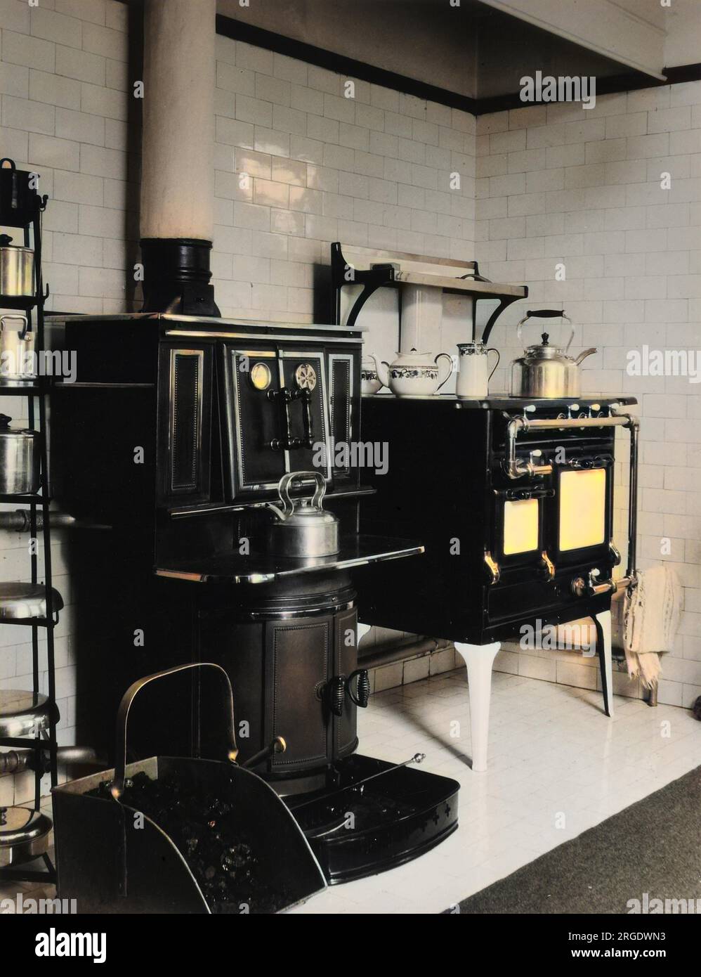 1920s kitchen hi-res stock photography and images - Alamy