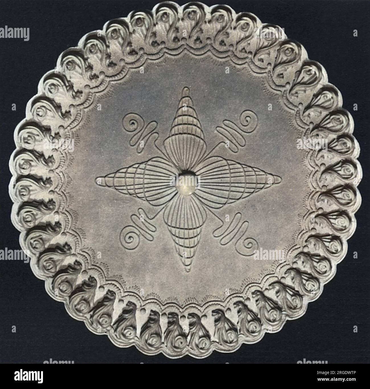 Designs for Cake Tops, Shell Scroll Border Design Stock Photo - Alamy