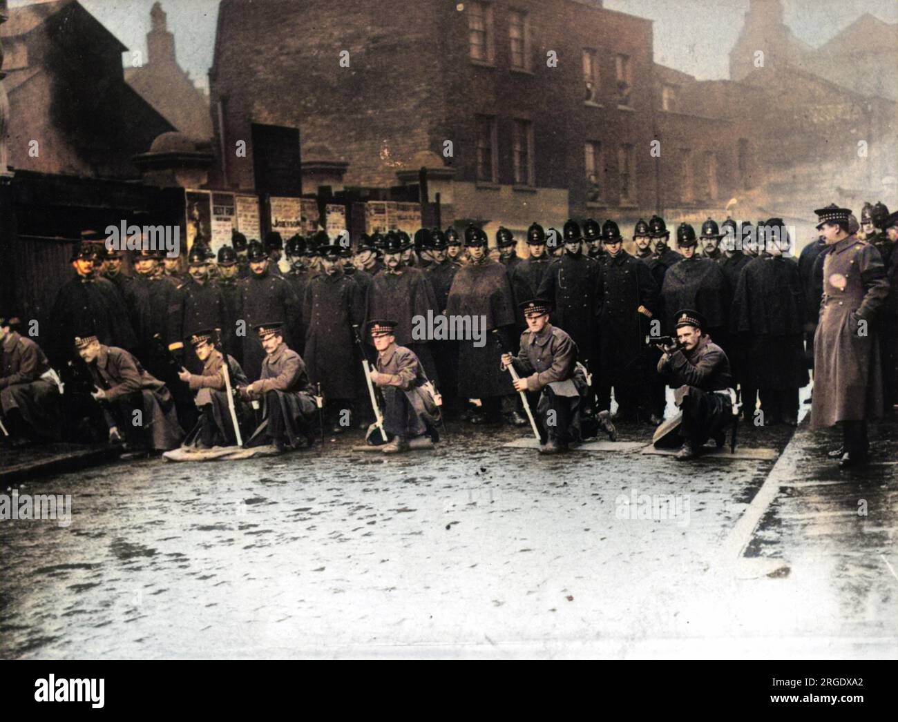 Scots guards on the Streets of London during the Siege of Sidney Street ...
