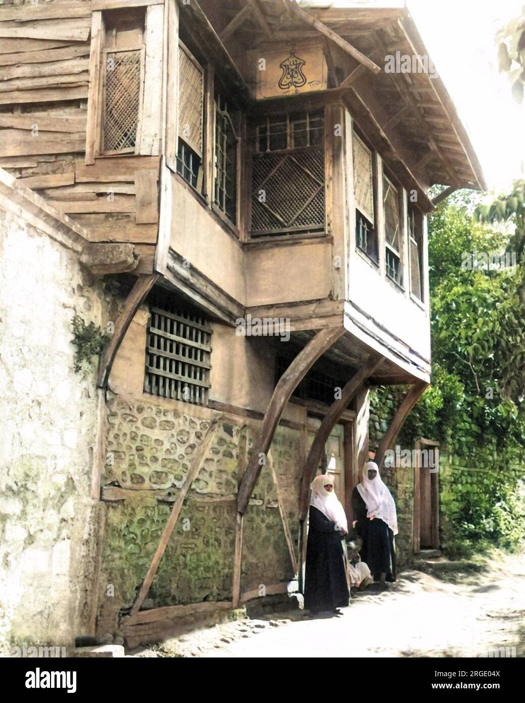 Woman house building women hi-res stock photography and images - Alamy