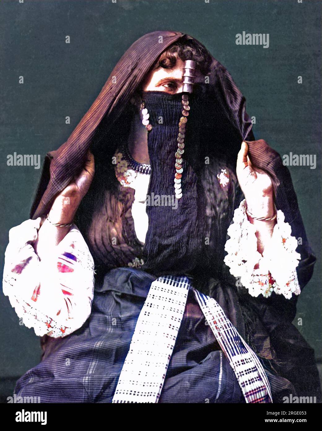 Veiled woman, Egypt Stock Photo - Alamy