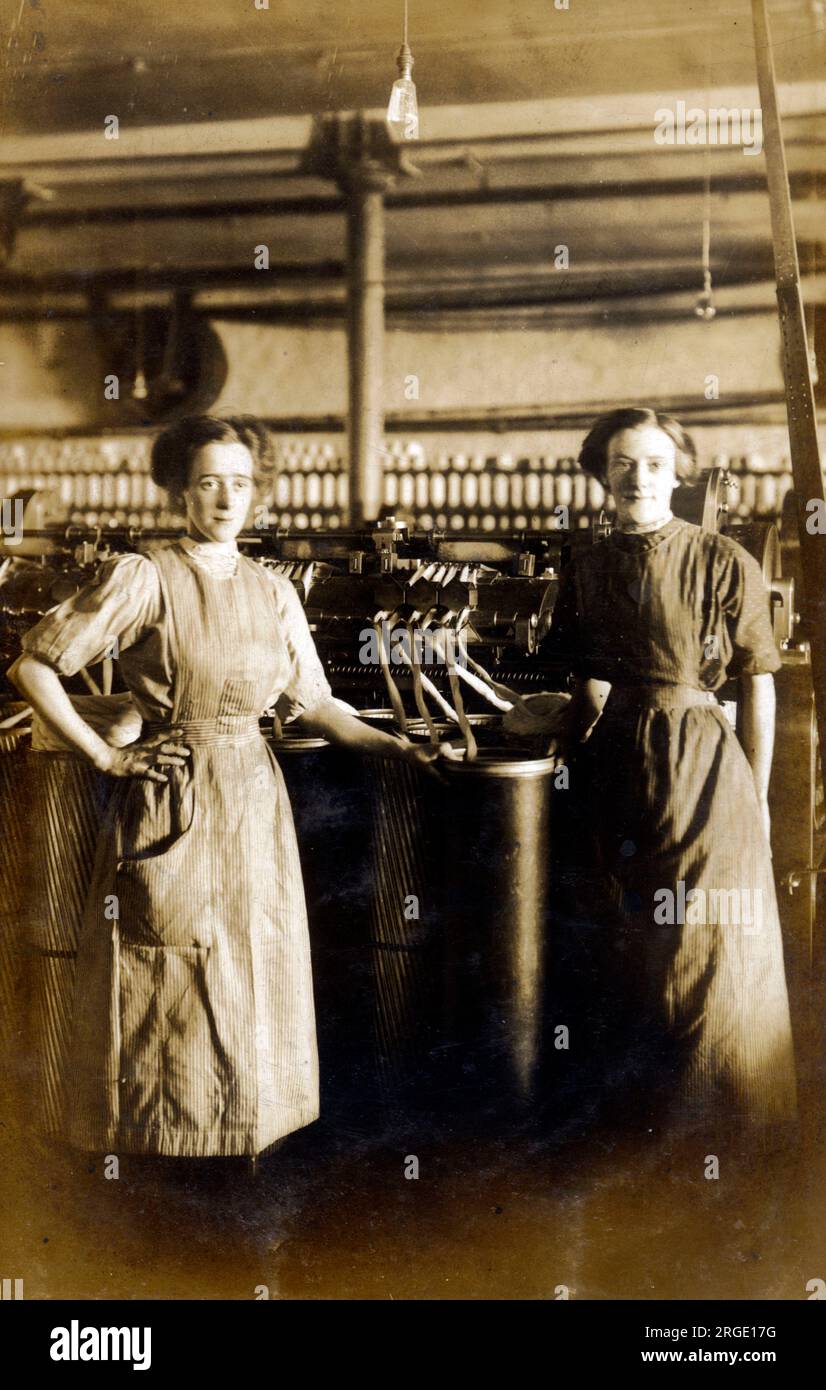 Textile mill worker historical hi-res stock photography and images - Alamy