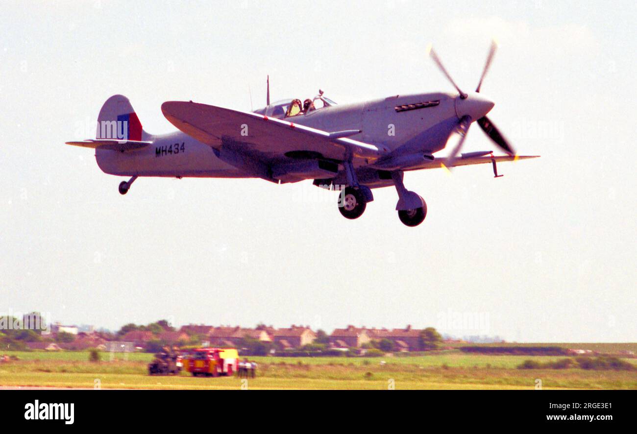 Supermarine Spitfire LF Mk.IXc G-ASJV / MH434 (msn CBAF.IX.5562 Stock ...