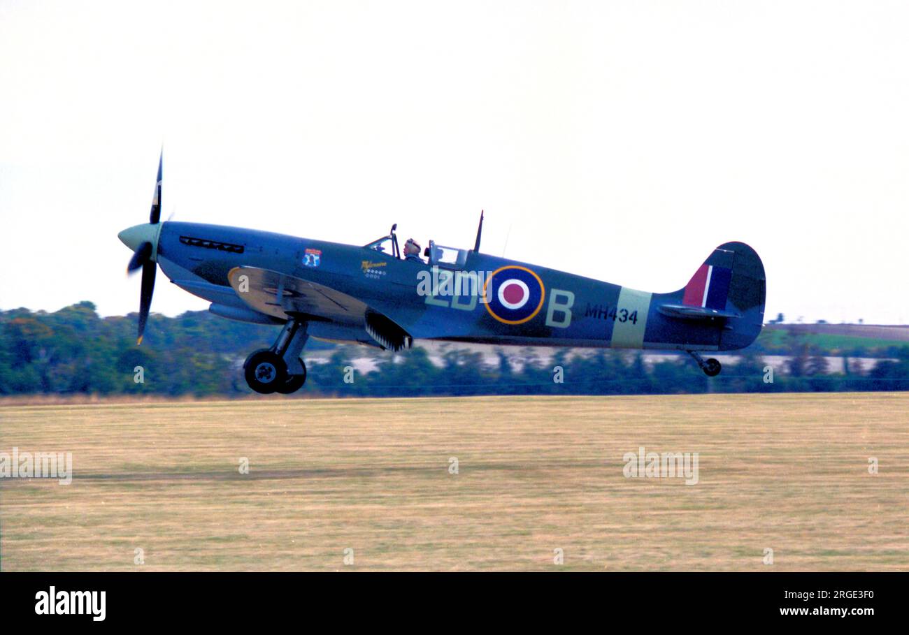 Supermarine Spitfire LF Mk.IXc G-ASJV / MH434 (msn CBAF.IX.5562 Stock ...