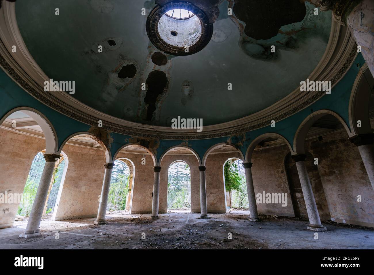 Round hall with colonnade in old abandoned palace Stock Photo - Alamy