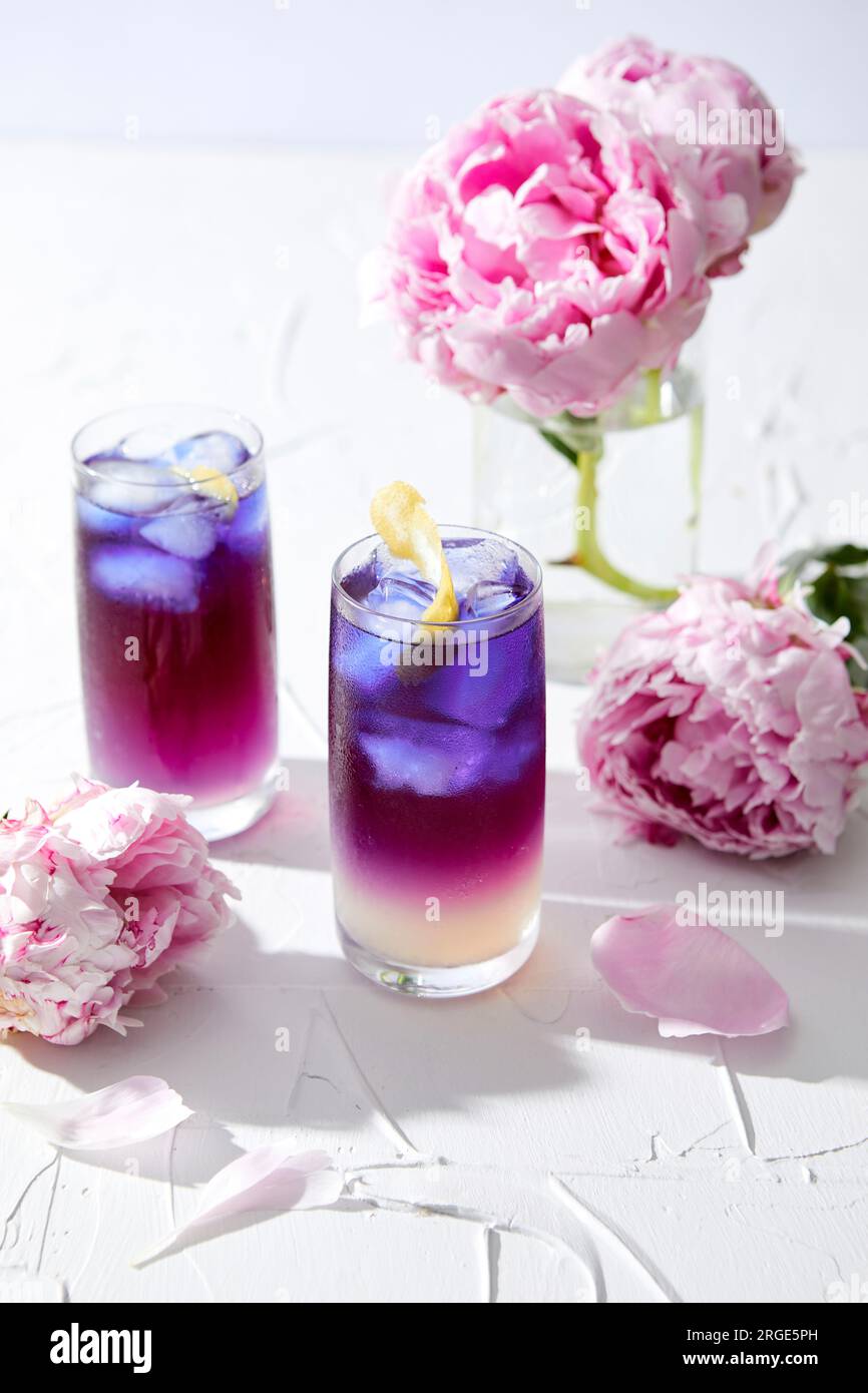 Butterfly Pea Flower Tea Lemonade Stock Photo - Alamy