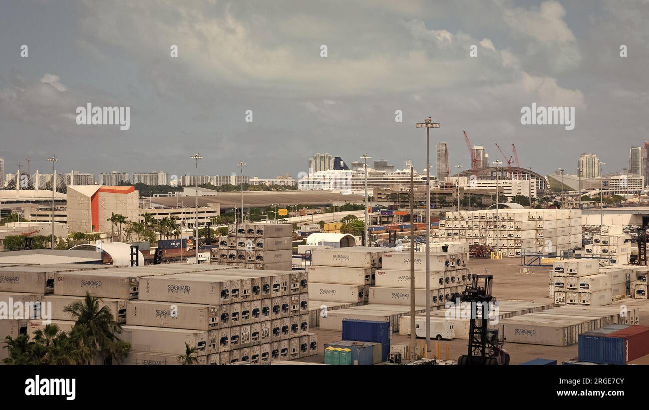 Seaco shipping hi-res stock photography and images - Alamy