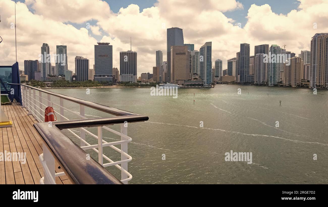 miami skyline skyscraper building with copy space. horizon view of ...