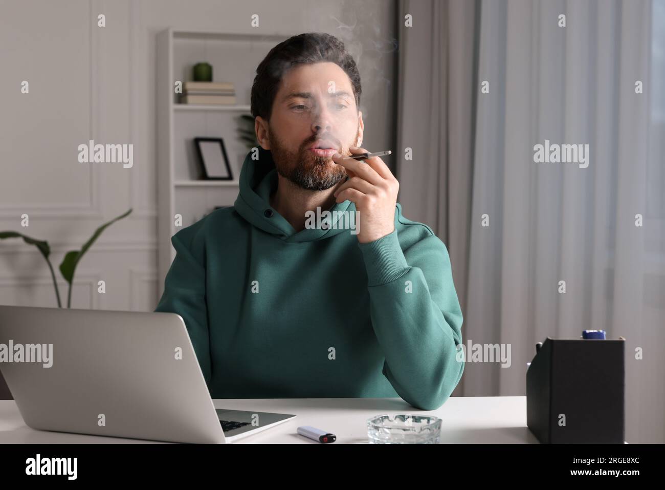Man using cigarette holder hi-res stock photography and images - Alamy