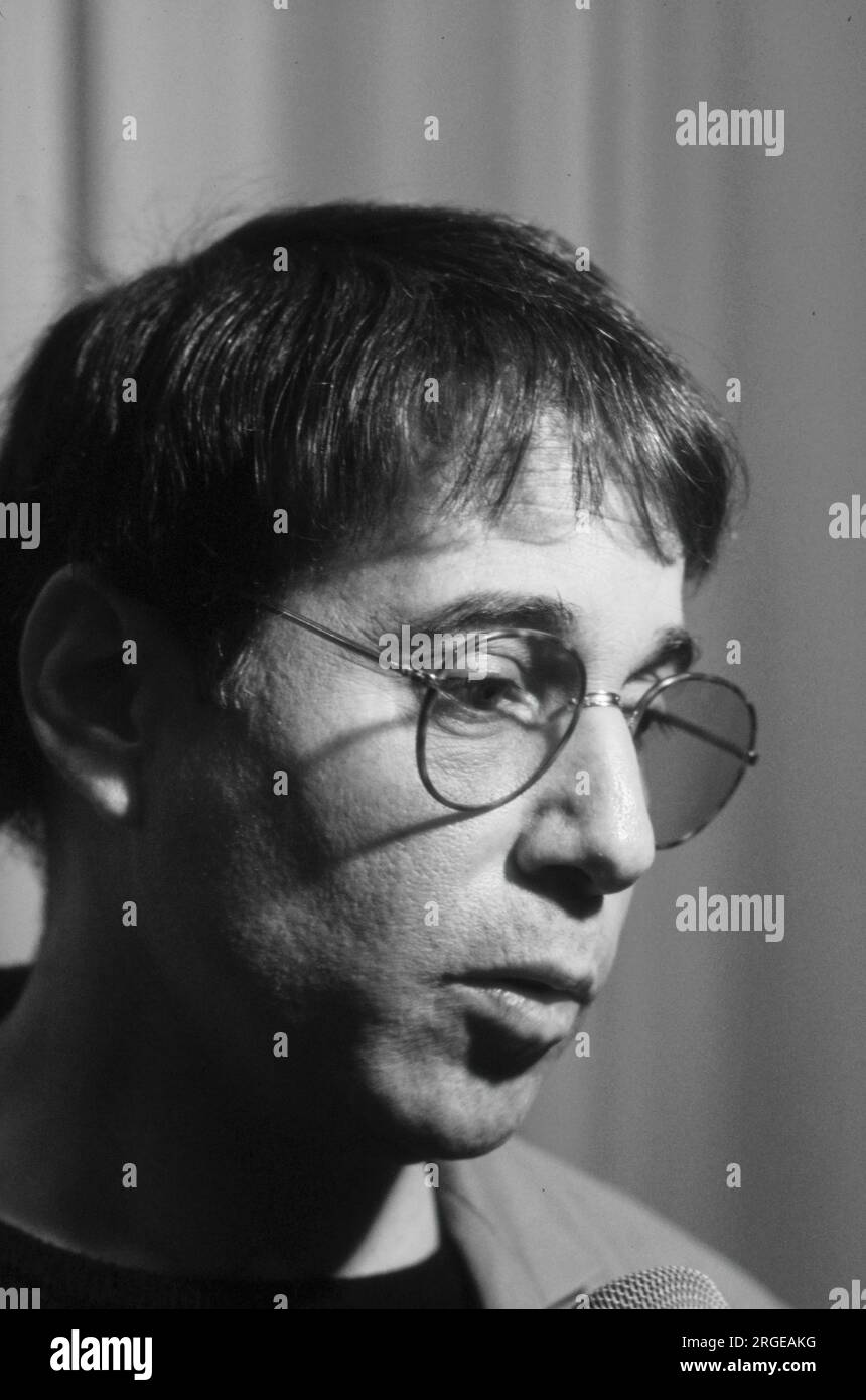 Musician, songrwriter, performer Paul Simon at New York press conference - 1987. Paul Frederic ...
