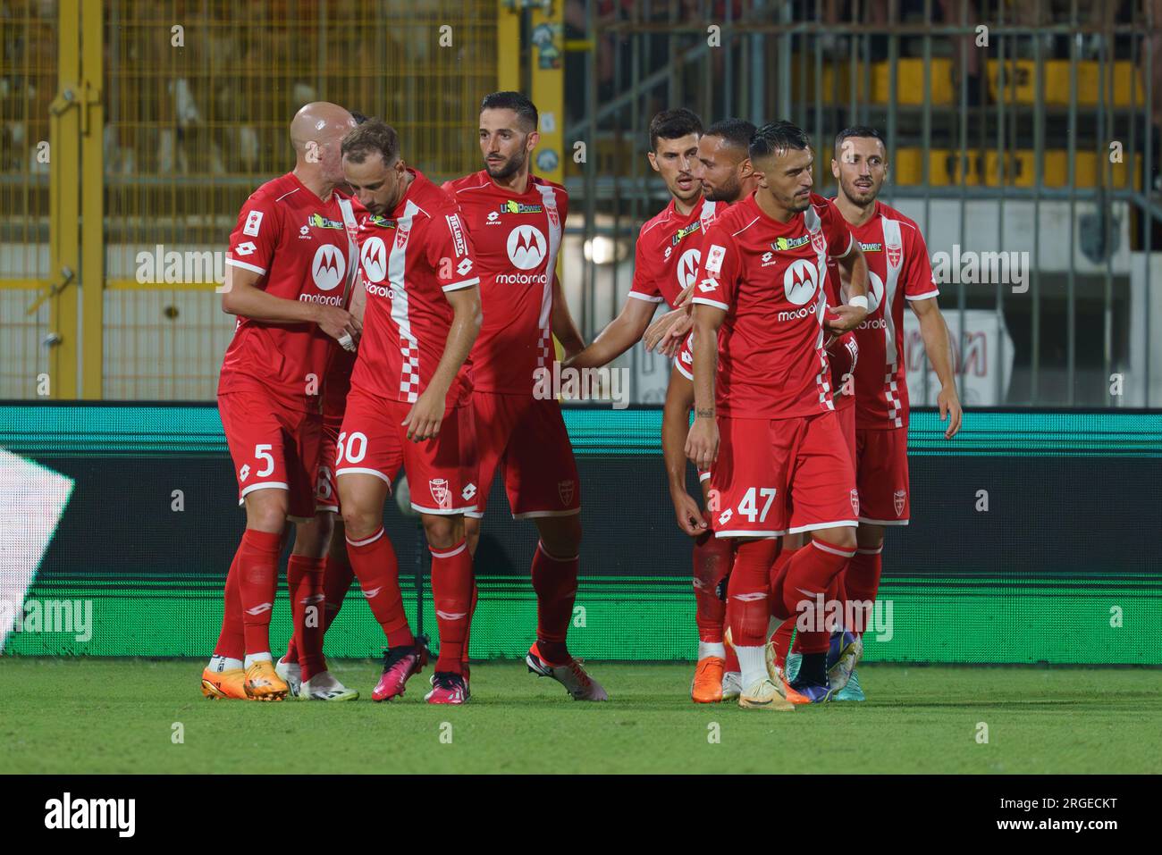 Monza, Italie. 08th Aug, 2023. Team of AC Monza goal celebrate during ...