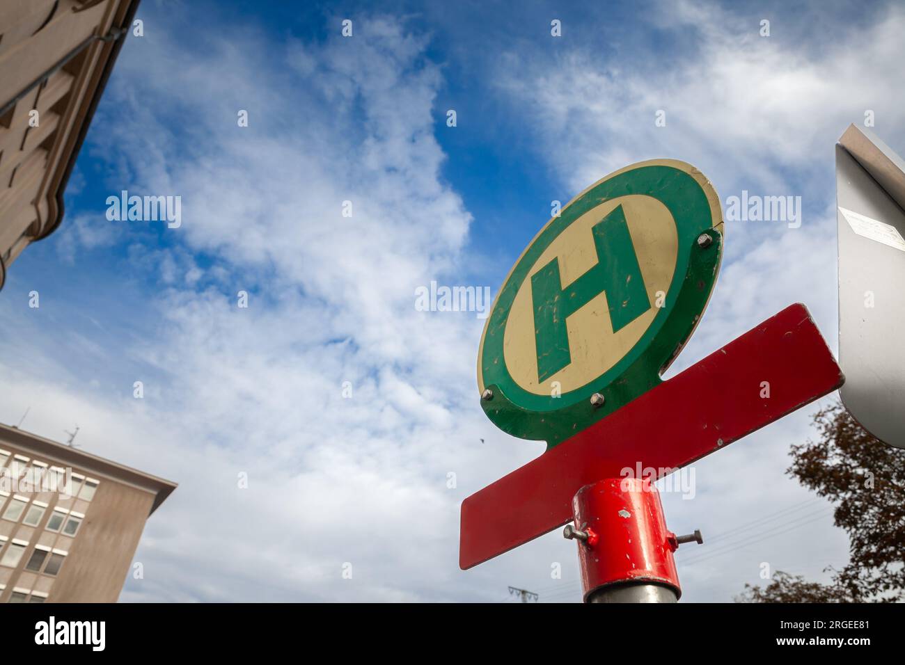 Bus stop h hi-res stock photography and images - Alamy