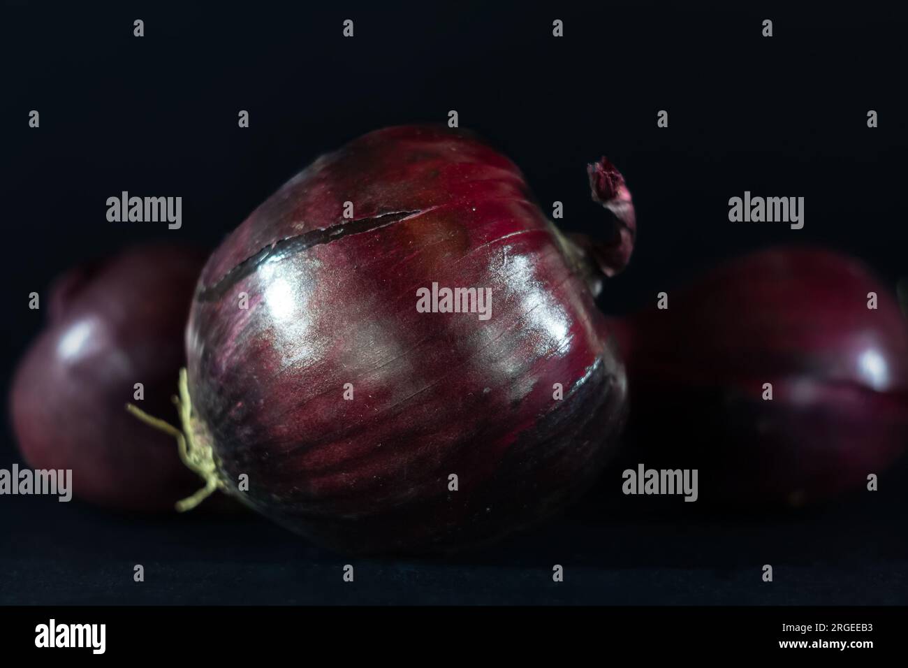 Blue onions hi-res stock photography and images - Alamy