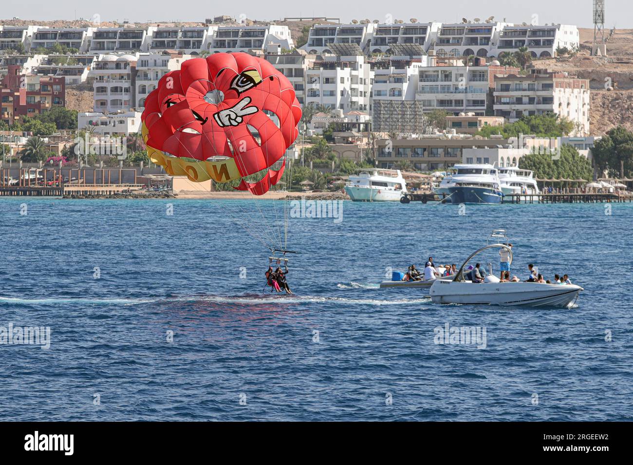 Parachute egypt hi-res stock photography and images - Alamy