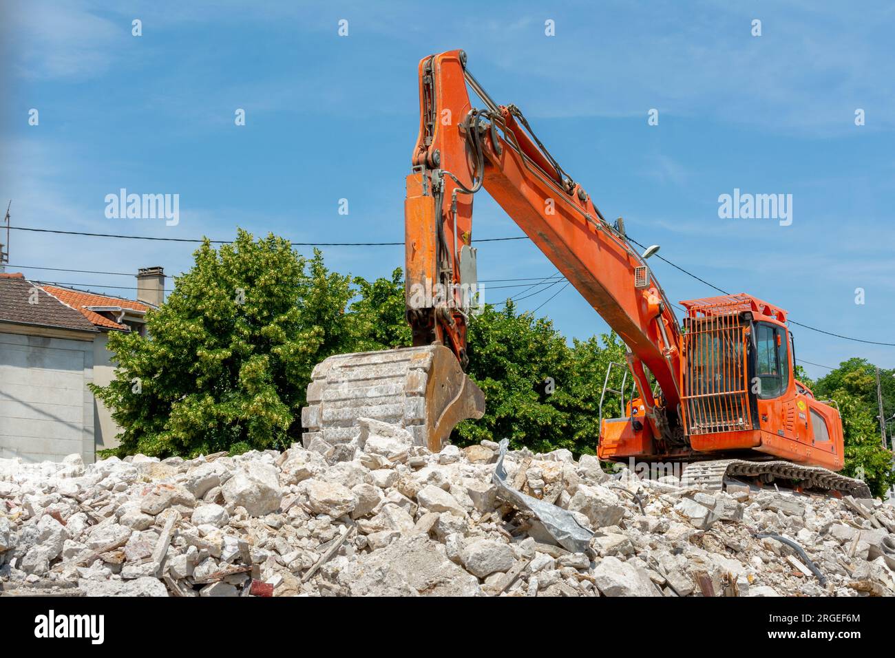Excavator on building demolition site Stock Photo - Alamy