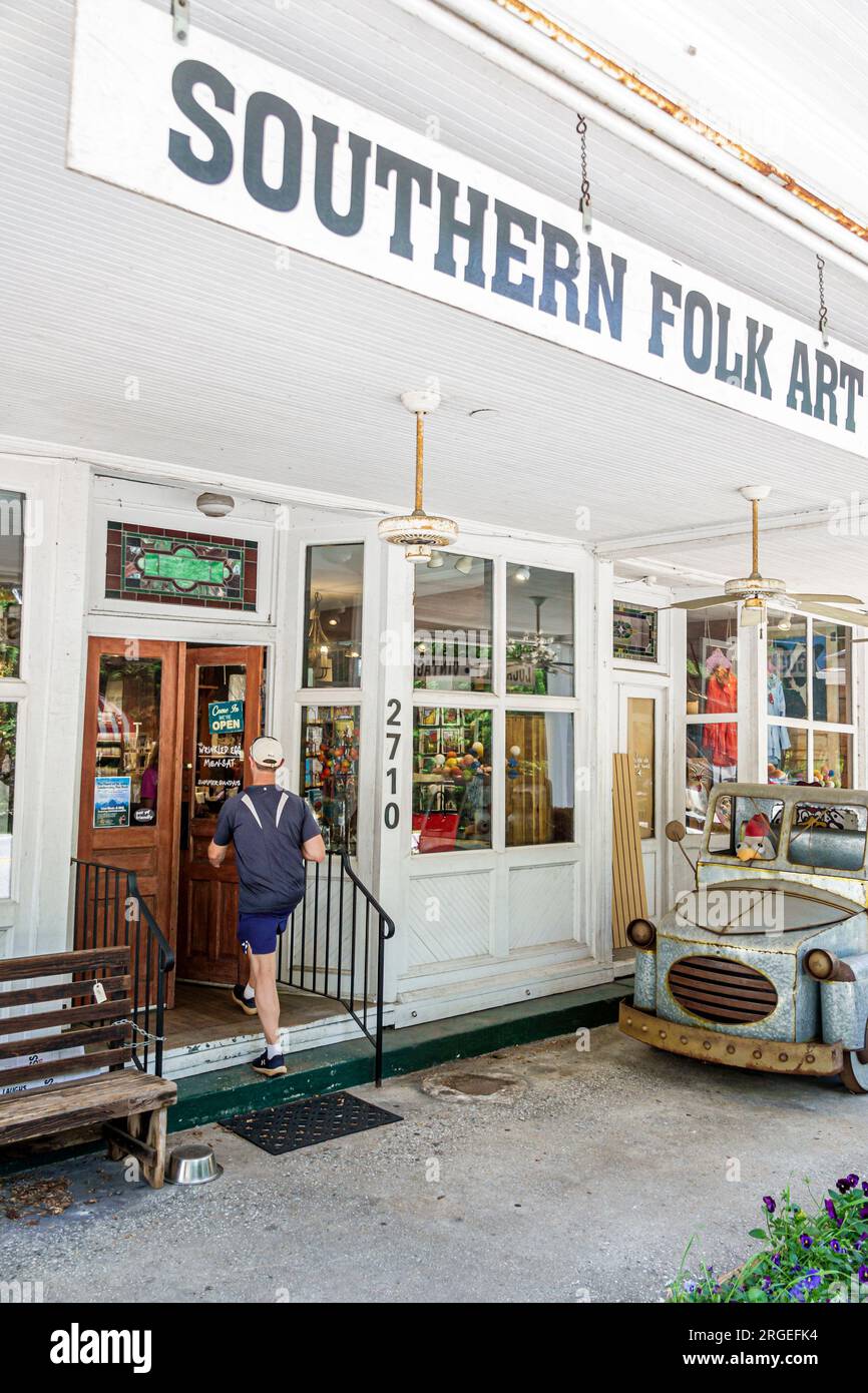 Men entering building hi-res stock photography and images - Alamy