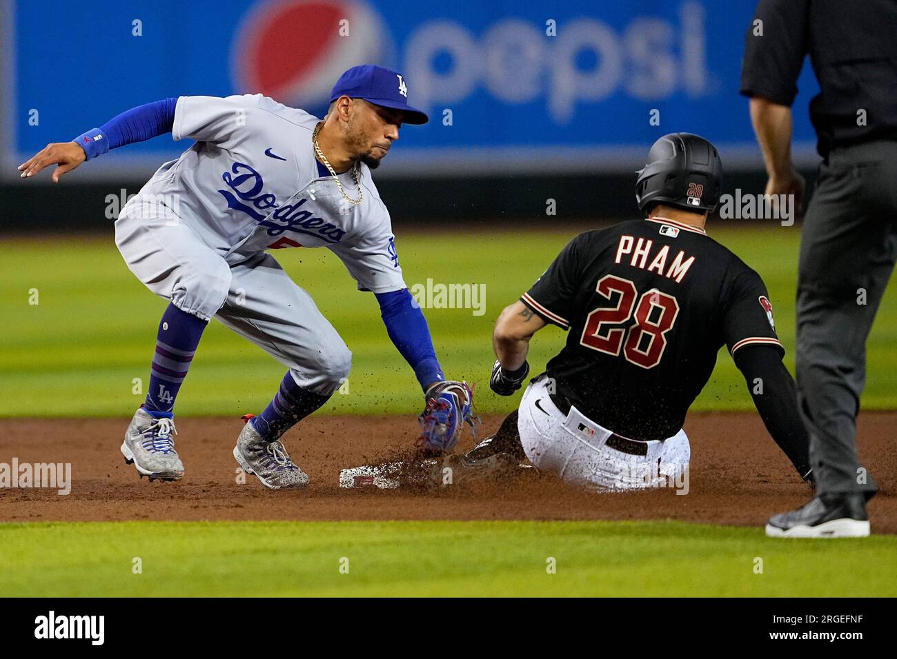 Arizona Diamondbacks' Tommy Pham (28) is caught stealing by Los Angeles ...