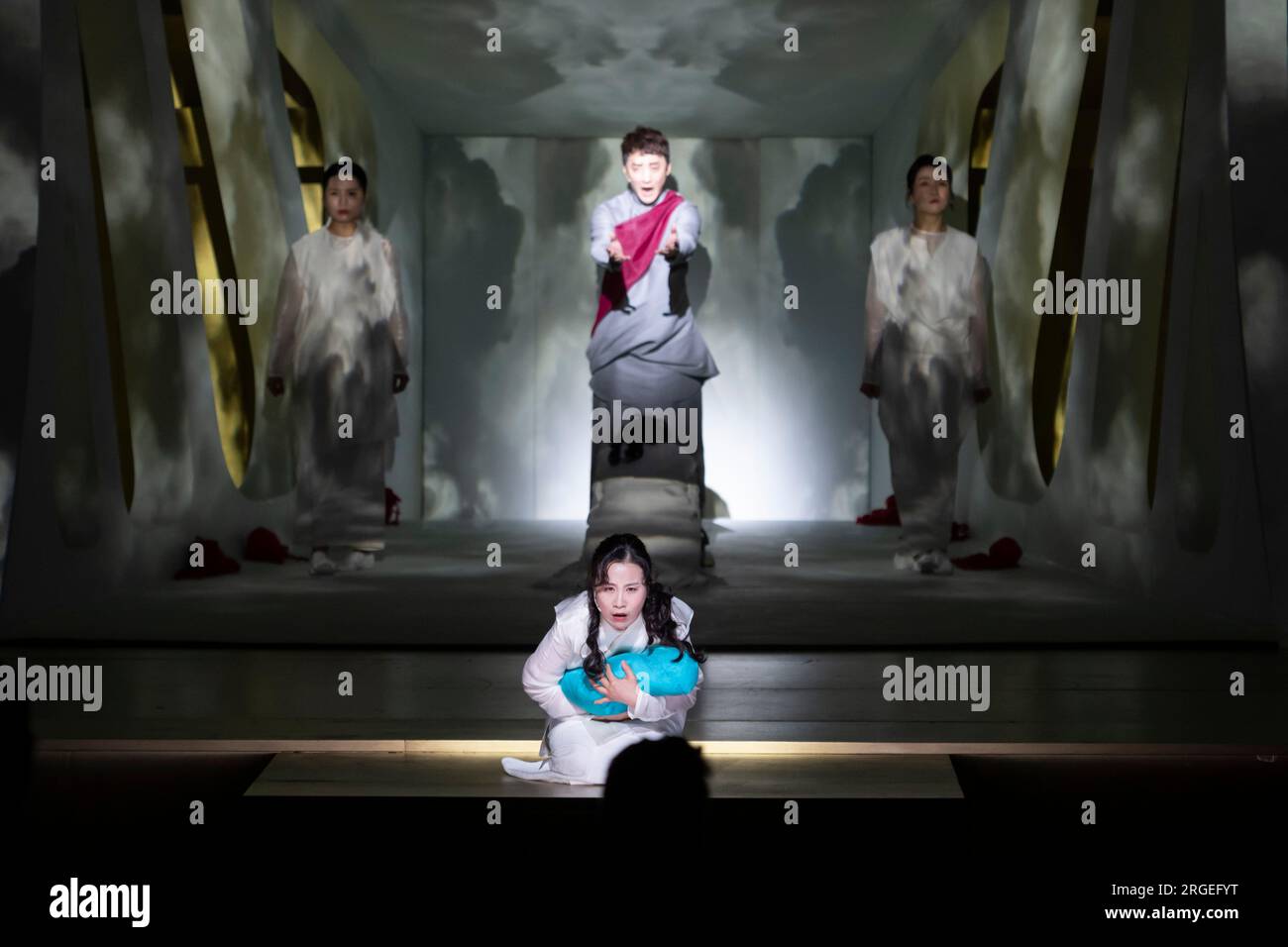 National changgeuk company of korea hi-res stock photography and images ...