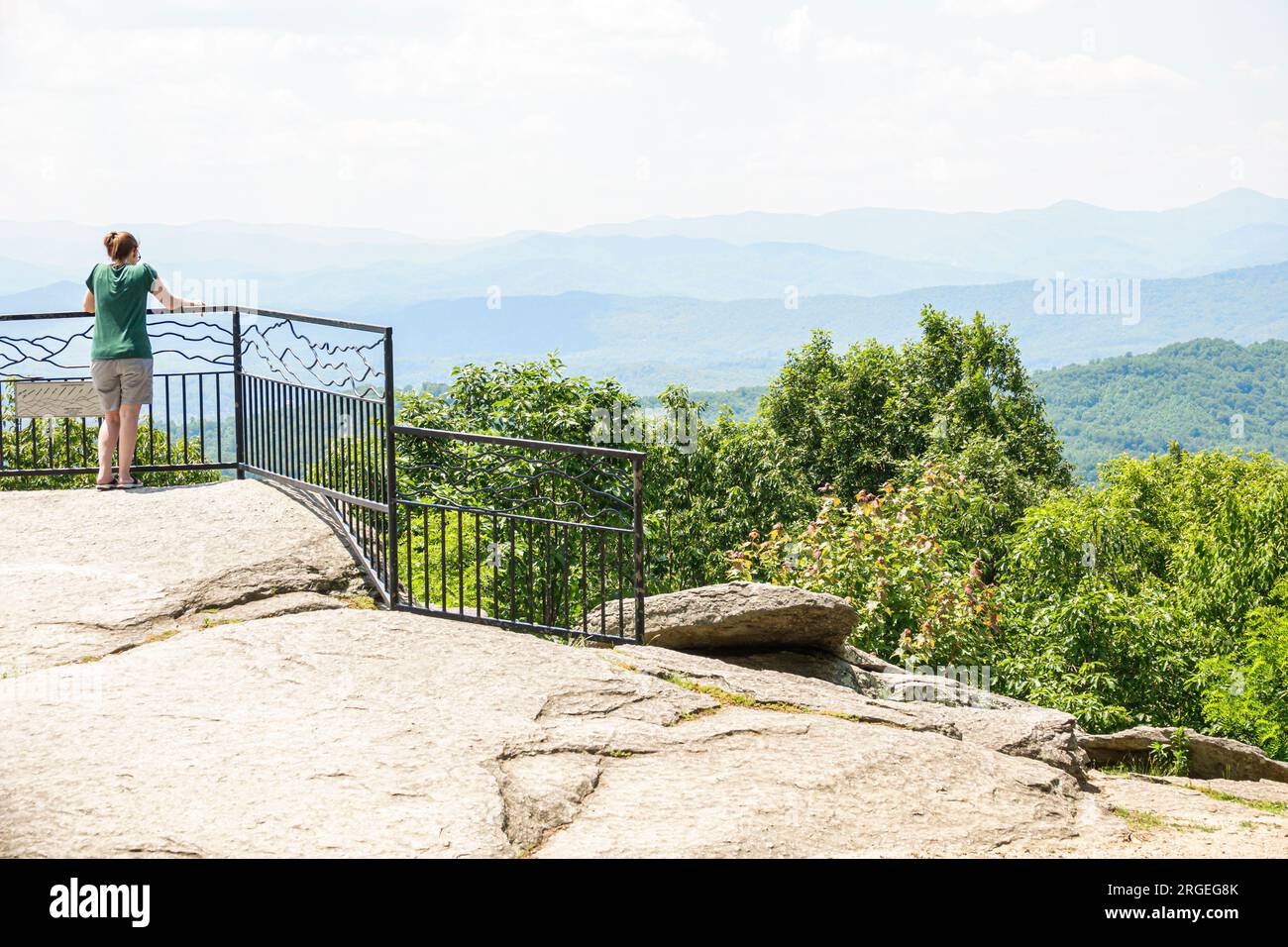 Jump off rock overlook hi-res stock photography and images - Alamy