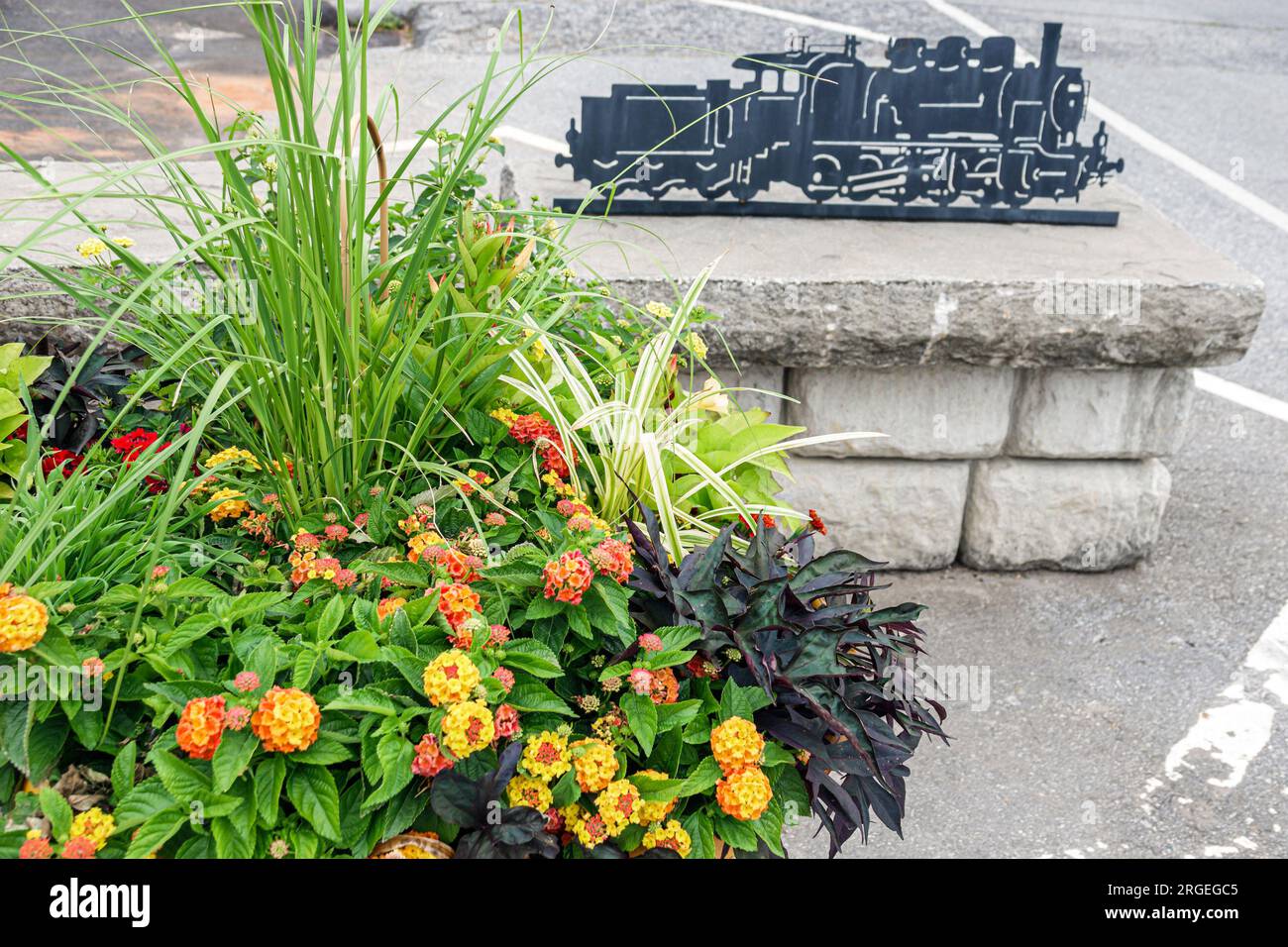 Locomotive train engine artwork sculpture hi-res stock photography and ...