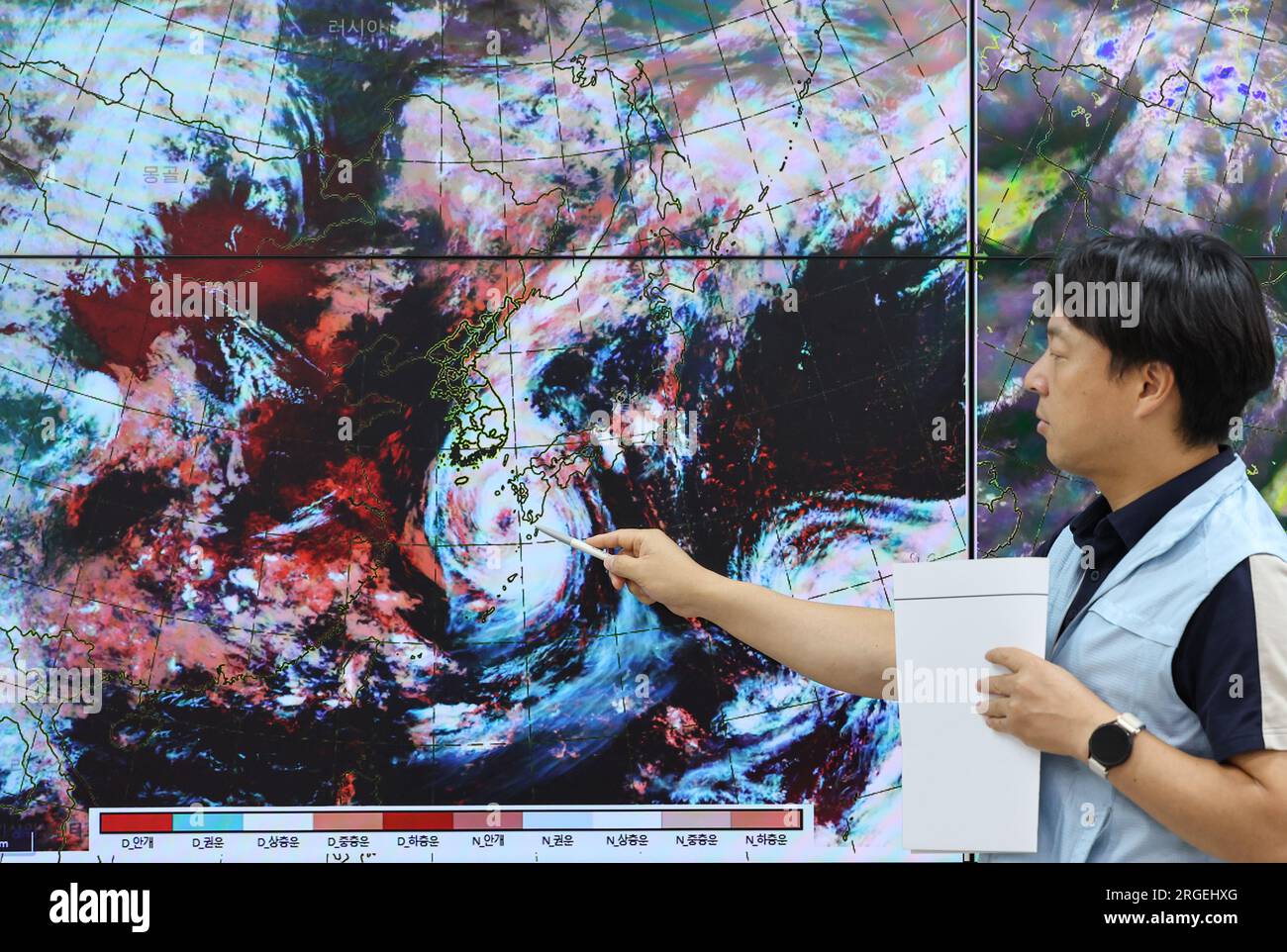 09th Aug, 2023. Typhoon Khanun approaching A weatherman points to ...