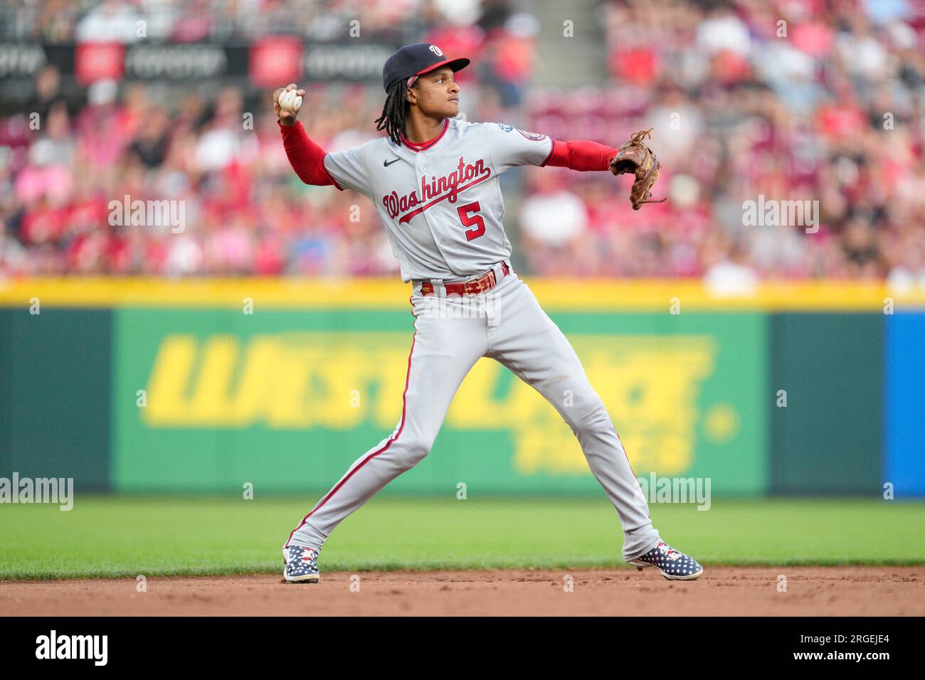 Washington Nationals shortstop CJ Abrams (5) looks to throw to first ...