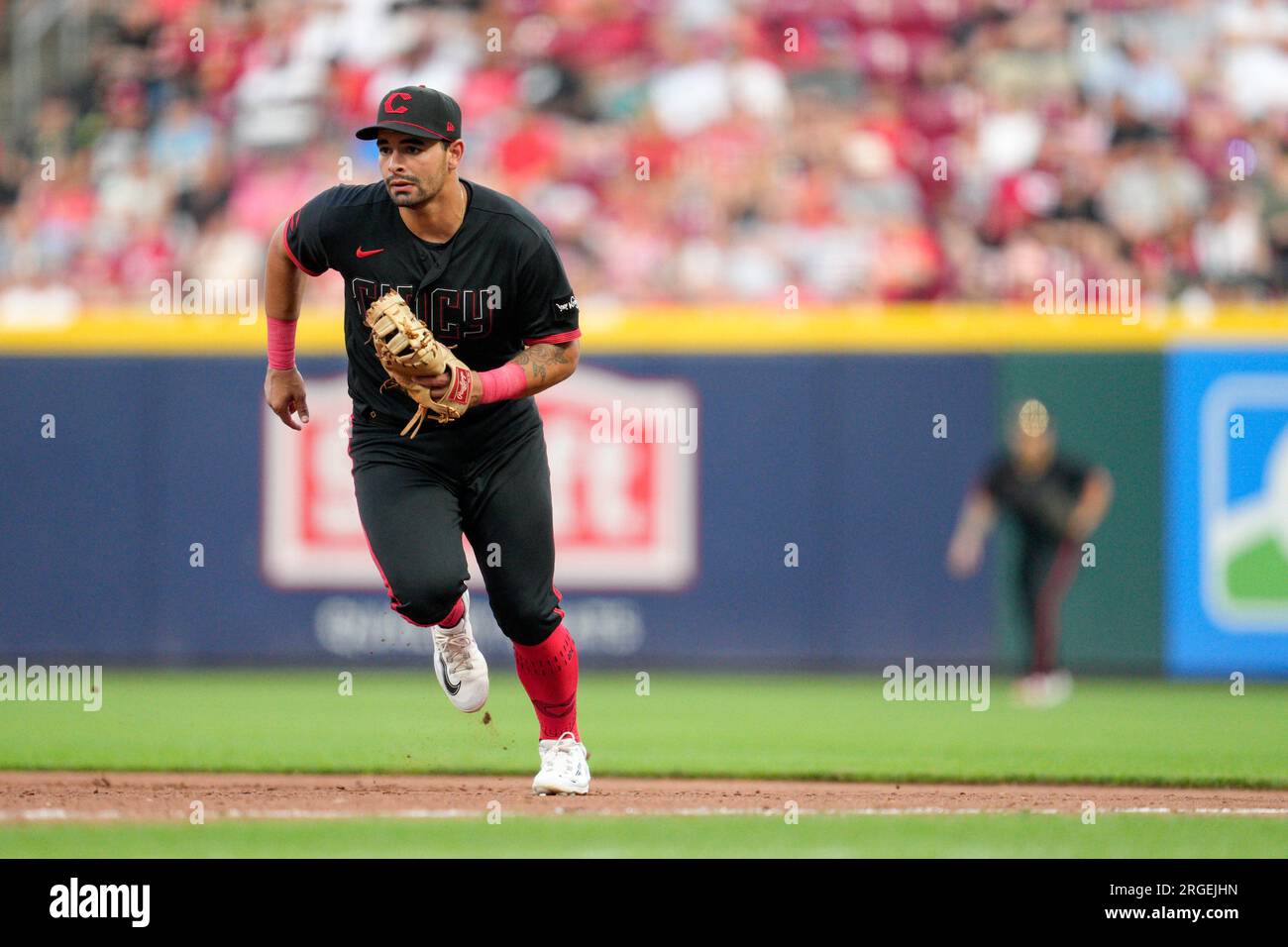 Cincinnati Reds first baseman Christian Encarnacion-Strand (33) looks ...
