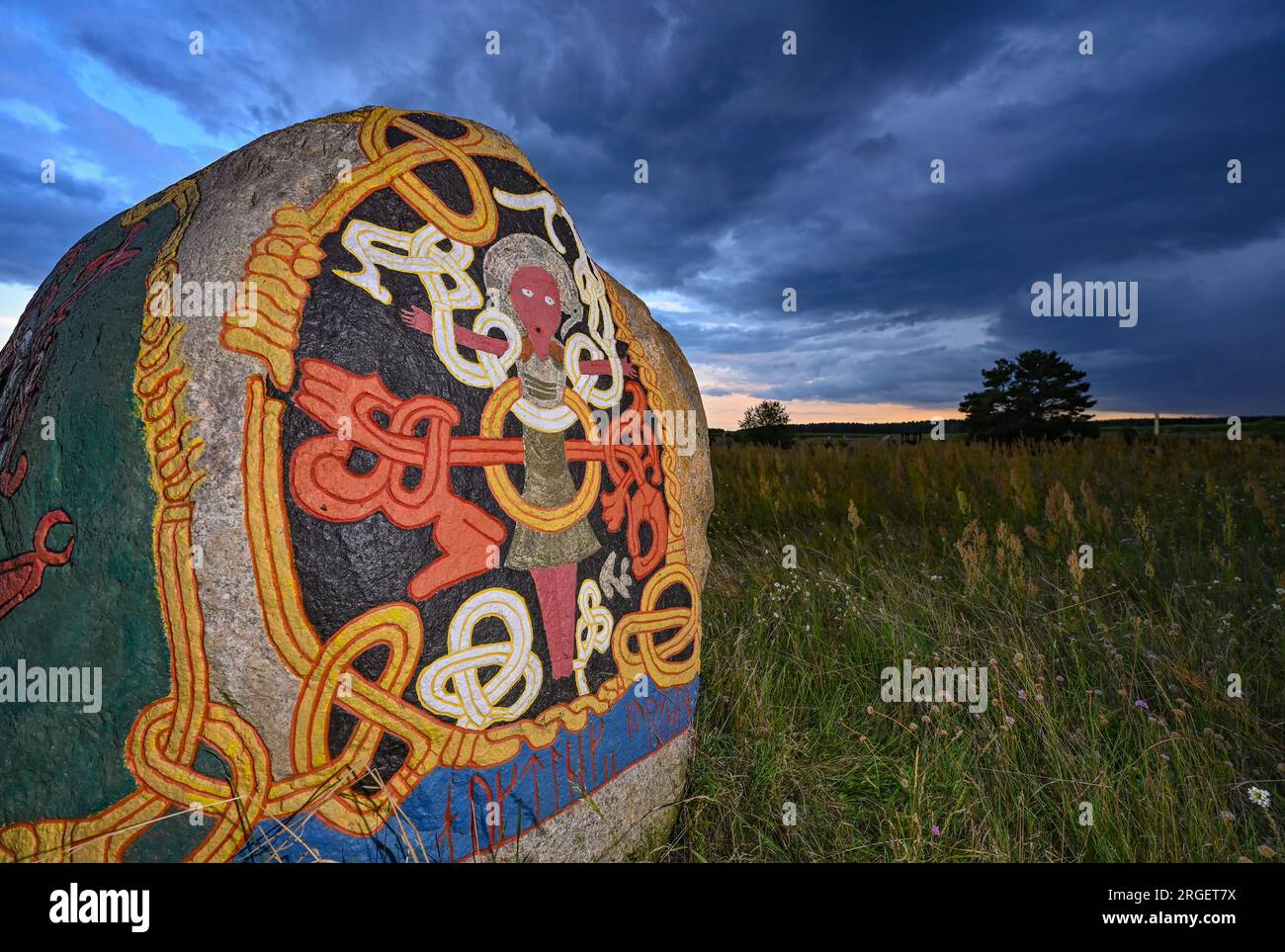 08 August 2023, Brandenburg, Henzendorf: Figures carved and painted in ...