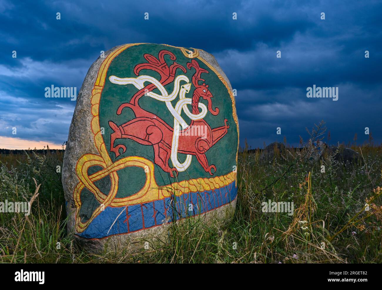 08 August 2023, Brandenburg, Henzendorf: Figures carved and painted in ...