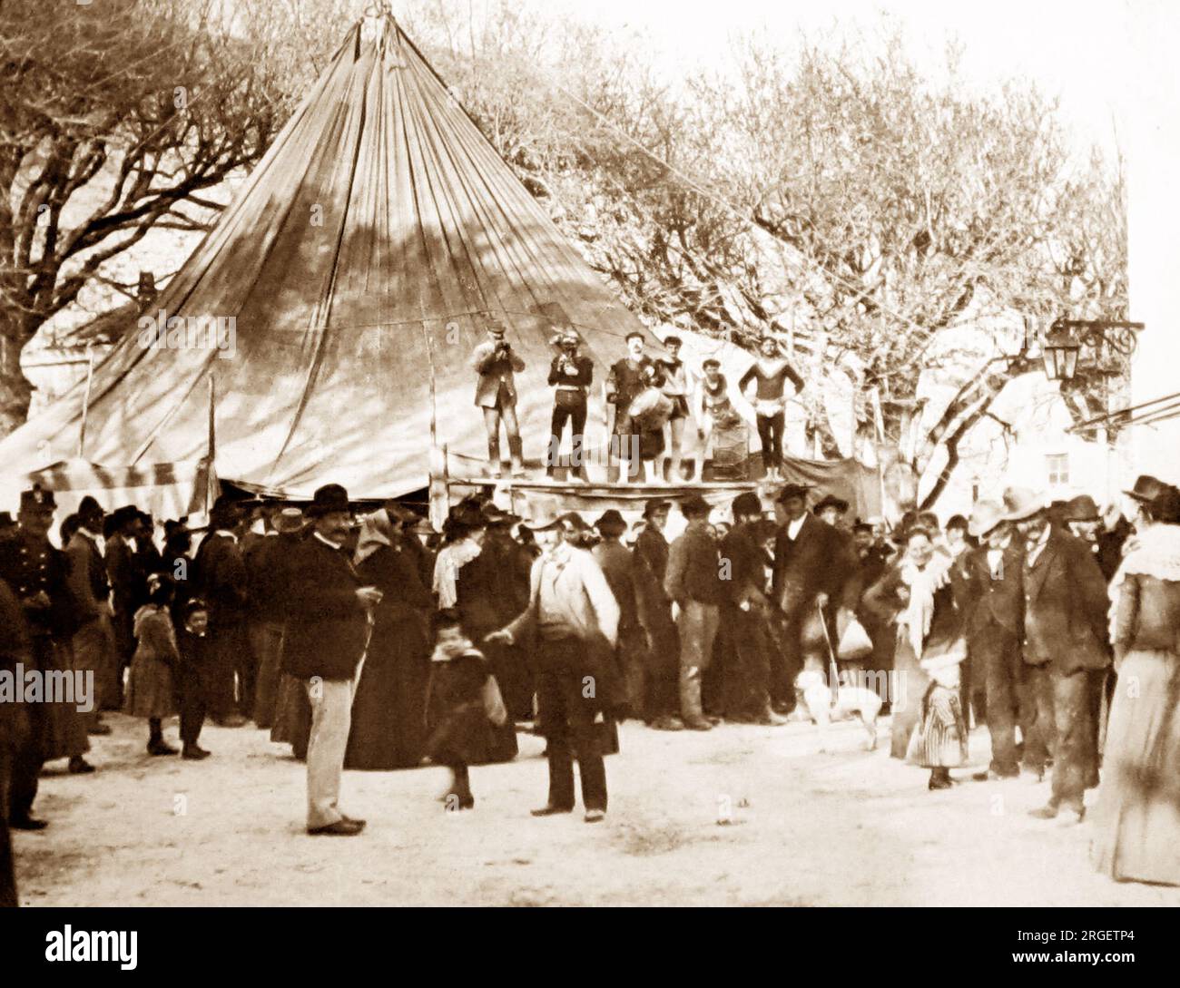 Victorian performer street hi-res stock photography and images - Alamy