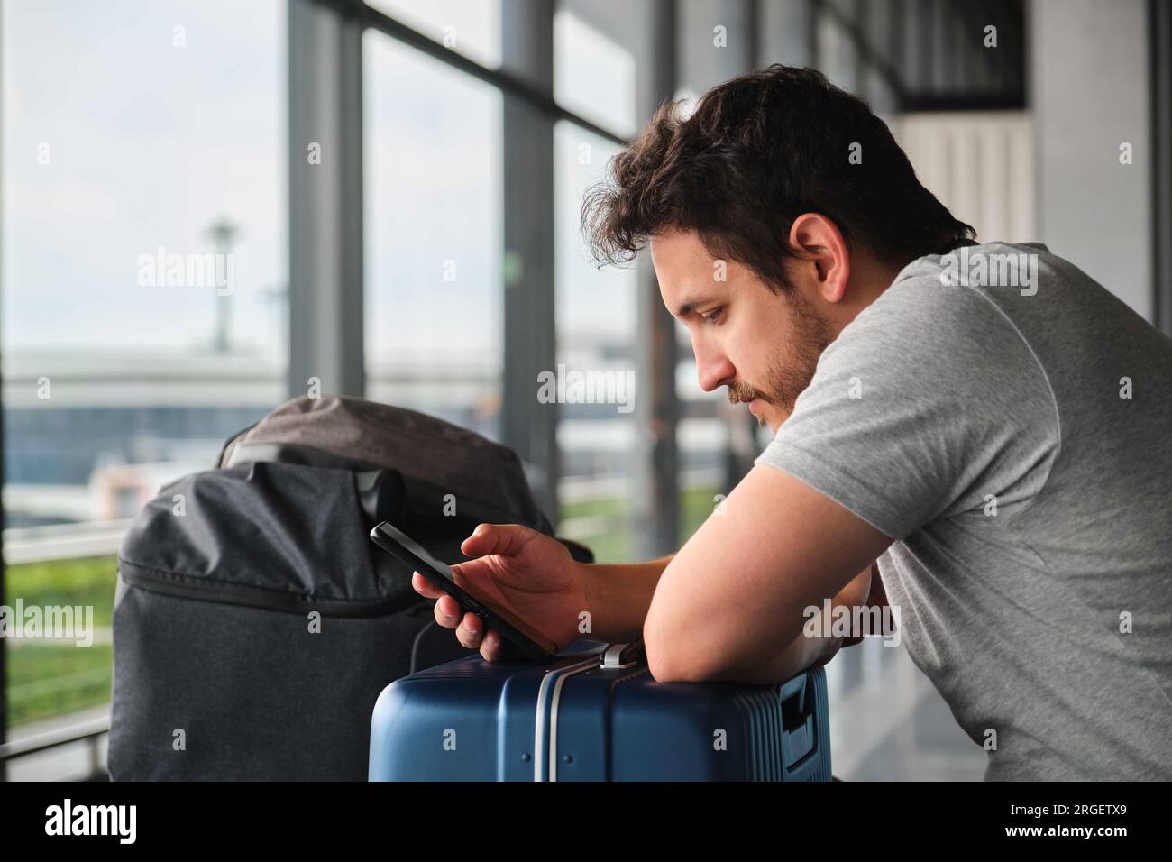 Online check in and airport and adult hi-res stock photography and ...