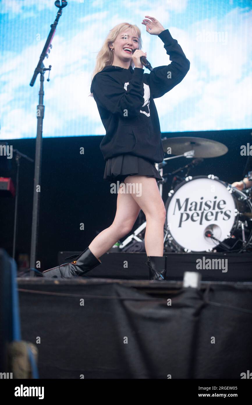 Masie Peters preforming at truck Festival 22 July at Hill Farm ...