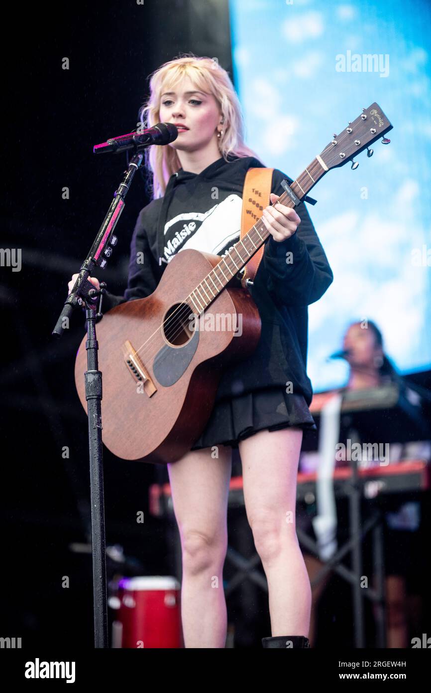 Masie Peters preforming at truck Festival 22 July at Hill Farm ...