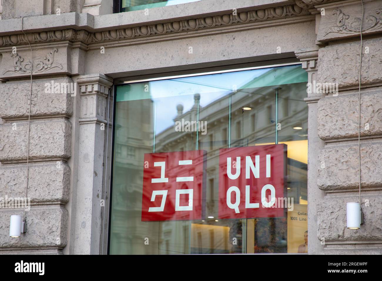 Uniqlo window display hi-res stock photography and images - Alamy