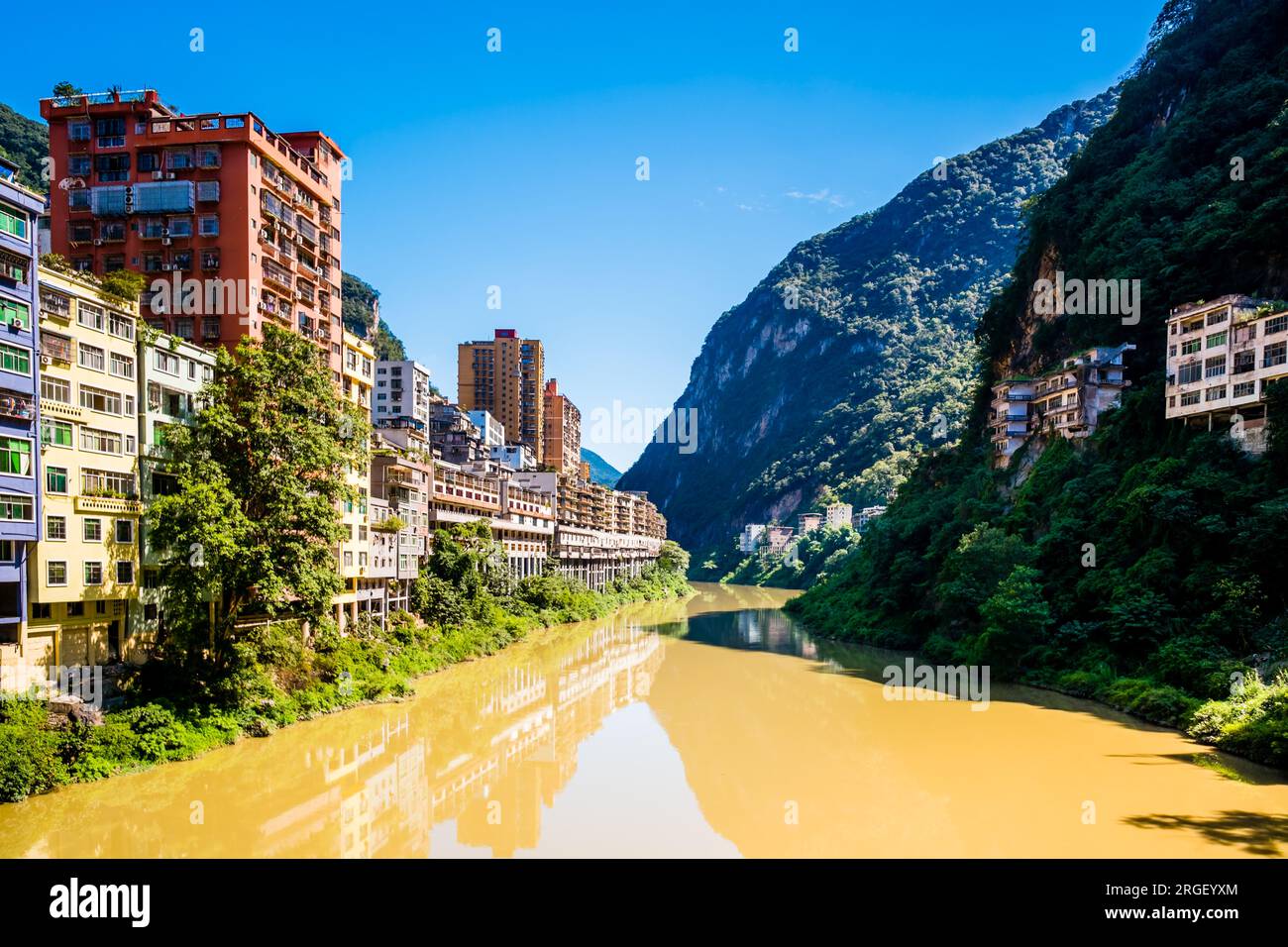 Dangerous buildings hi-res stock photography and images - Alamy