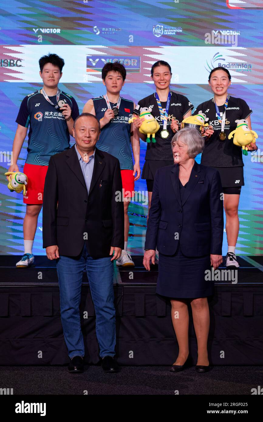Winning team Kim So Yeong and Kong Hee Yong of Korea pose with runner ...