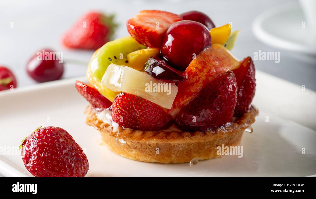 Delicious mini tart with fresh fruits Stock Photo - Alamy