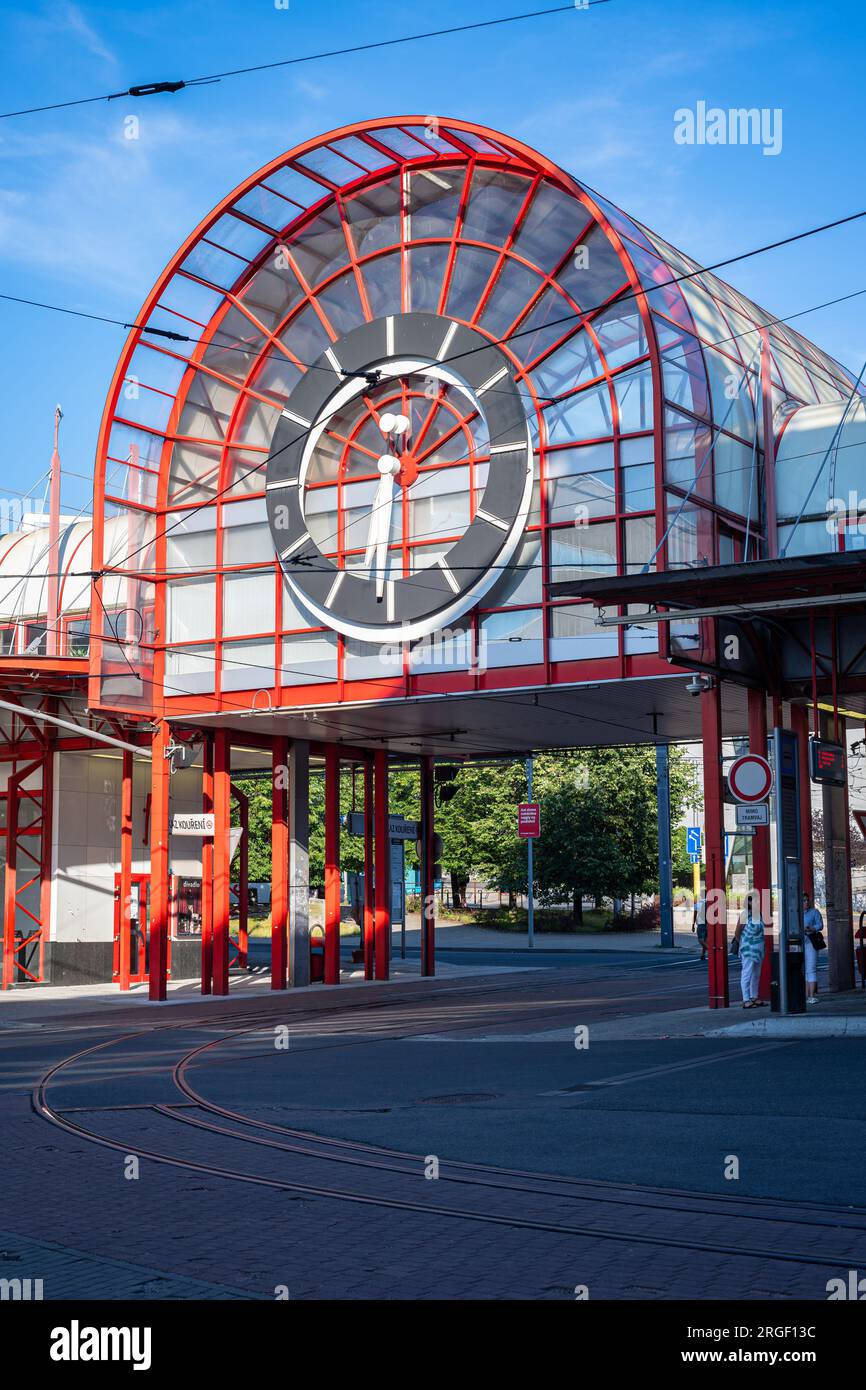 Bus clock hi-res stock photography and images - Alamy