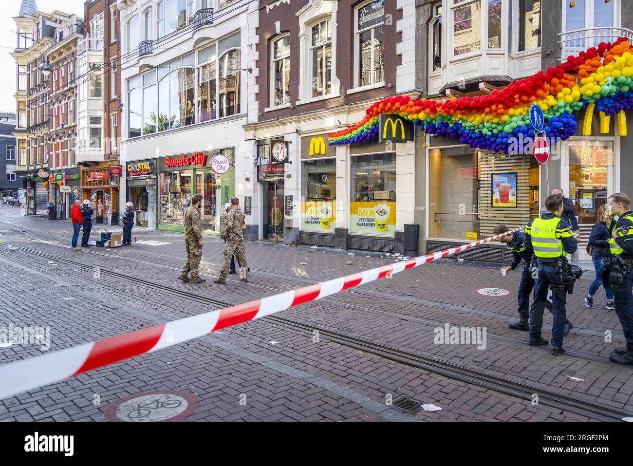 AMSTERDAM - Investigation in the Leidsestraat after an explosion at a ...