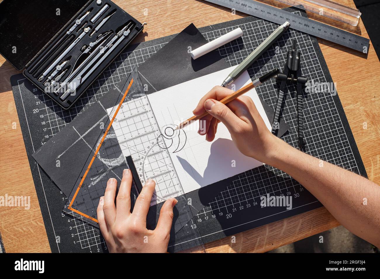 Triangle grid logo hi-res stock photography and images - Alamy