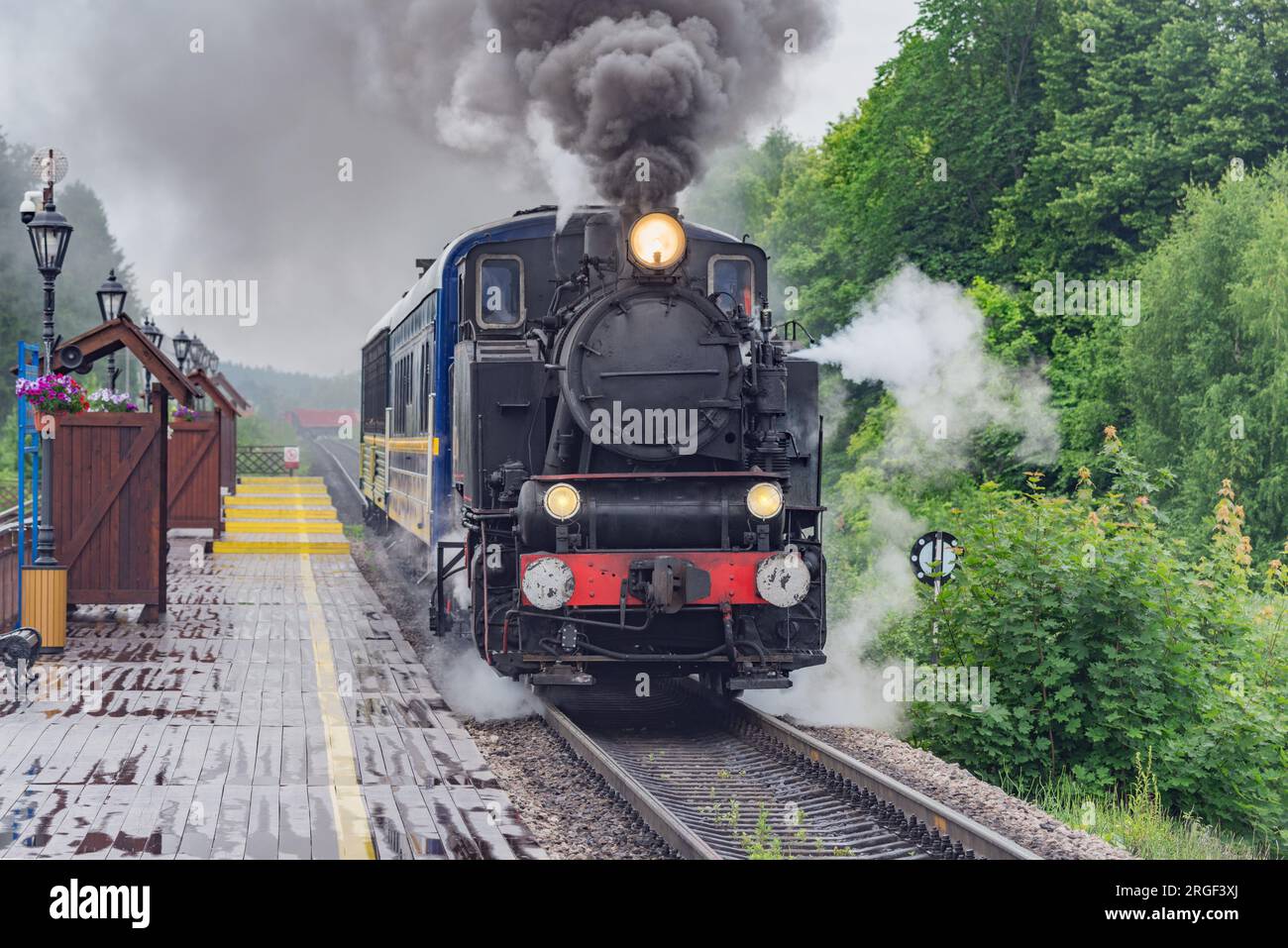 Retro steam train approaches to the platform Stock Photo - Alamy